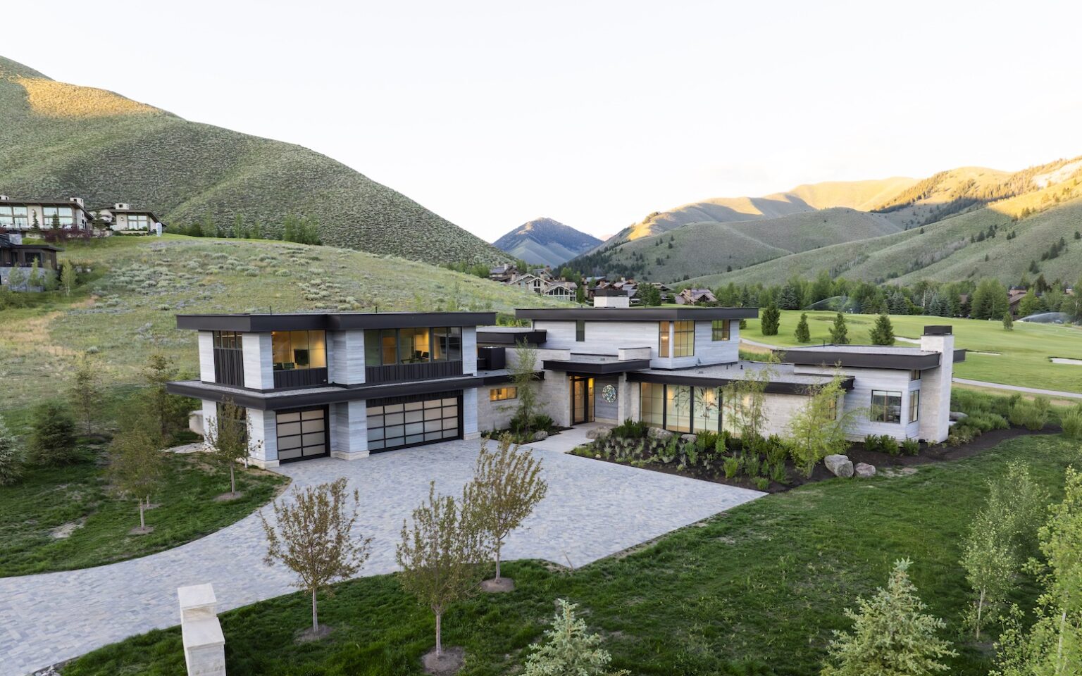 WHITE CLOUDS SUN PEAK CIRCLE - RLB2