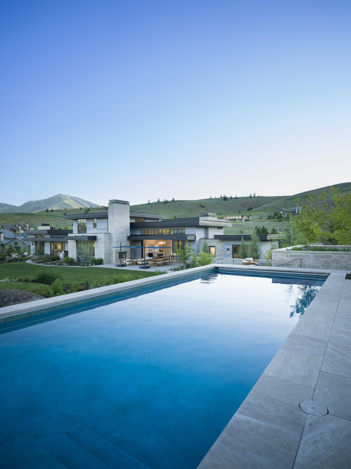 WHITE CLOUDS SUN PEAK CIRCLE - RLB2